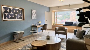 Family Suite Executive | Cofre com capacidade para portátil, com mobília individualizada 