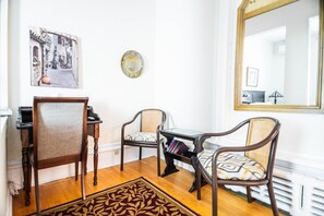 Quarto (14) | Roupa de alta qualidade, com decoração personalizada 