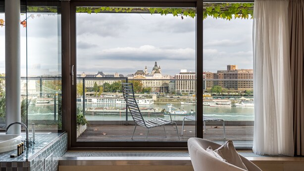 Suíte panorâmica, terraço, vista para o rio | Frigobar, cofres nos quartos, cortinas blackout, berços grátis