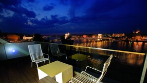 Suíte panorâmica, terraço, vista para o rio | Terraço/pátio