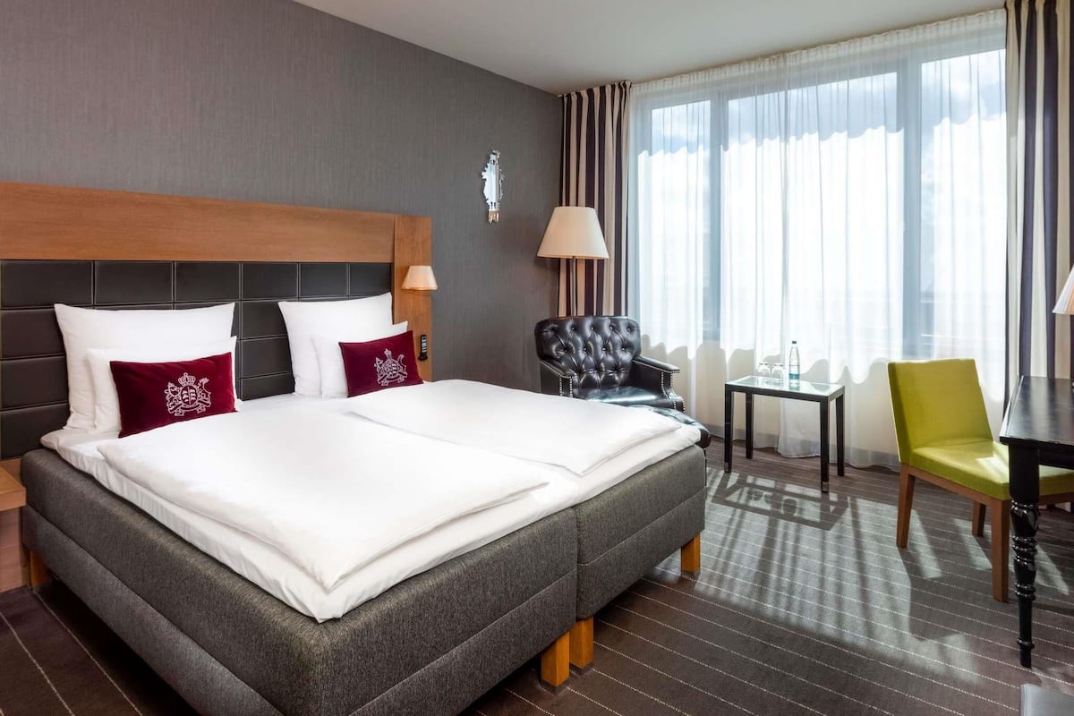 Quarto, 2 camas de solteiro (Sleep) | Roupas de cama antialérgicas, cofres nos quartos, escrivaninha