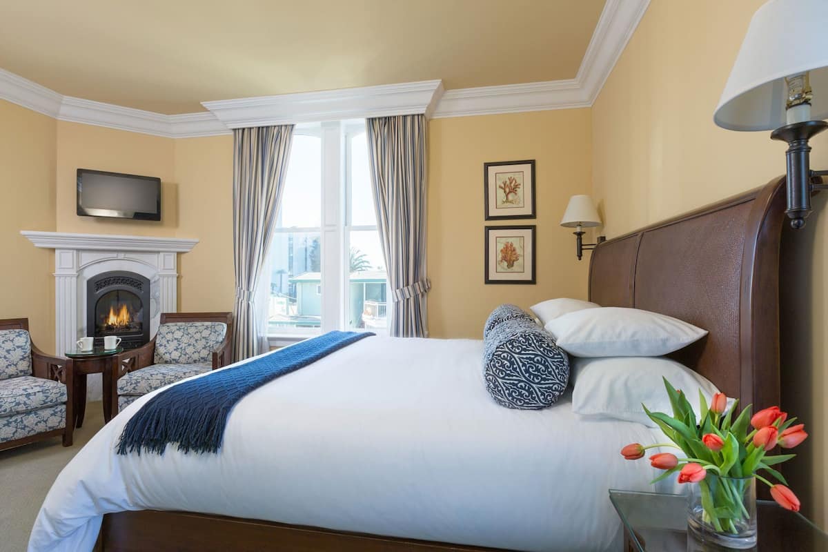 Roupas de cama premium, Wi-Fi de cortesia, roupa de cama