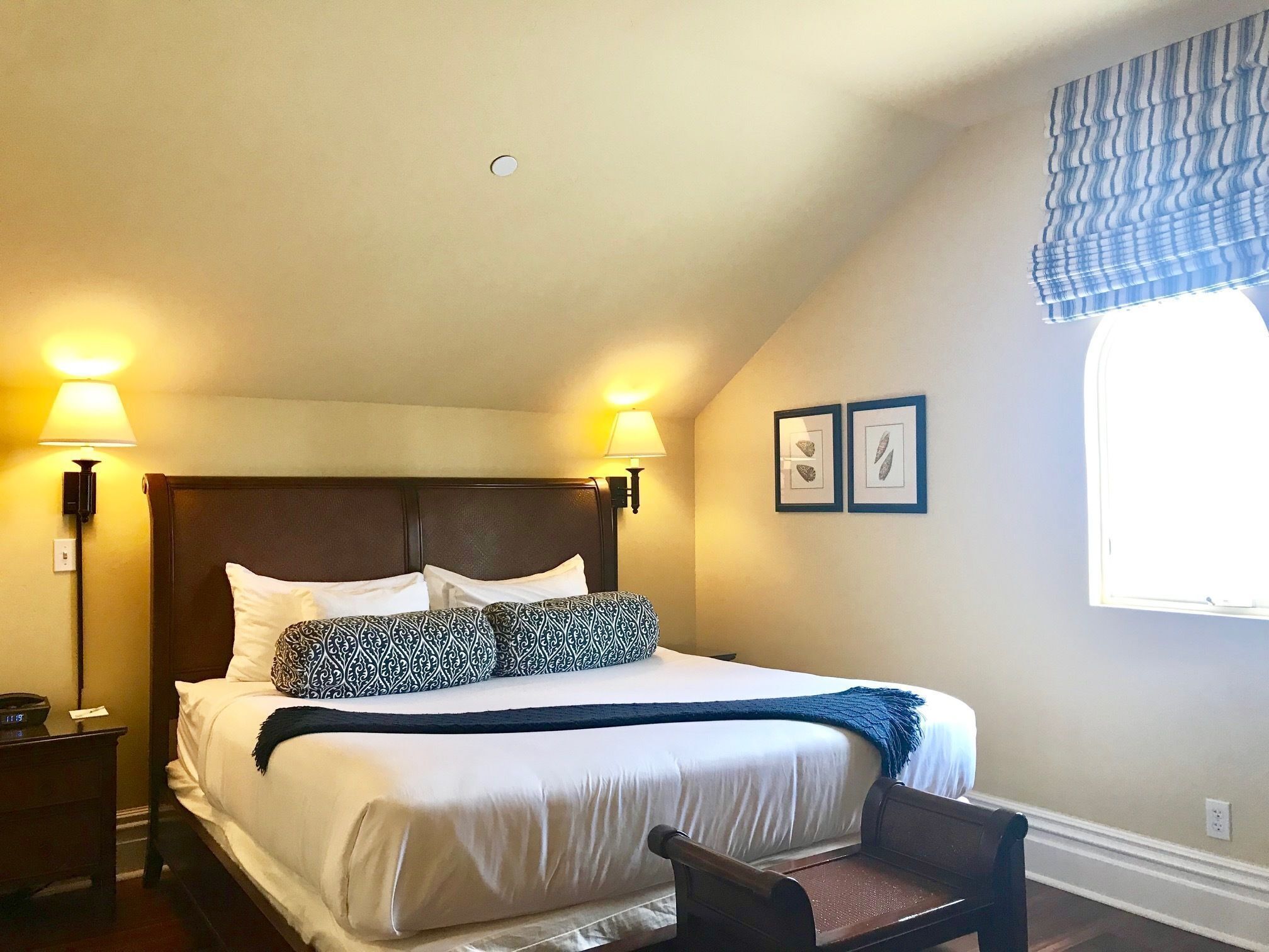 Roupa de alta qualidade, Wi-fi grátis, roupa de cama fornecida 