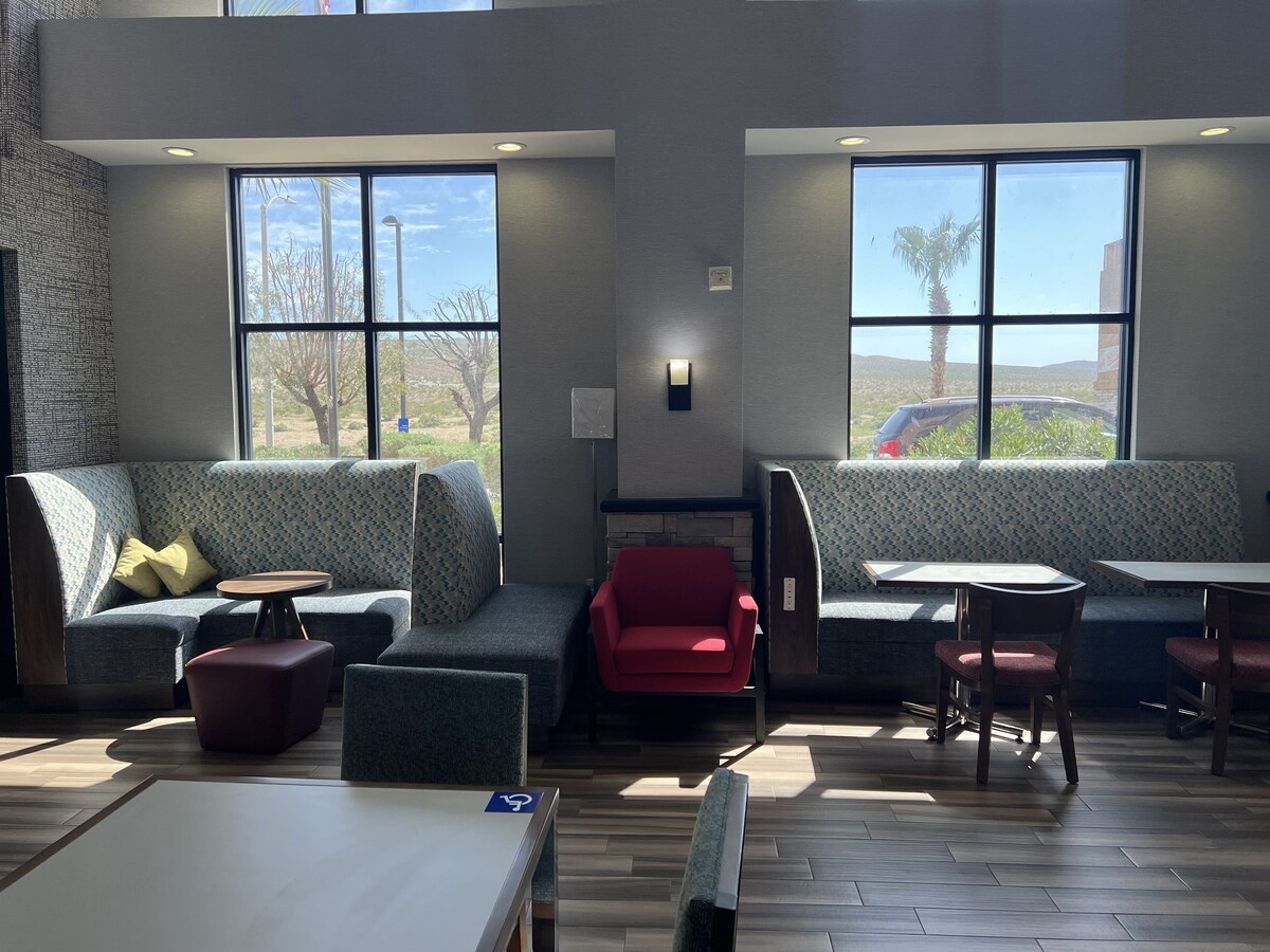 Hampton Inn & Suites Barstow Reviews, Deals & Photos 2026 - Expedia