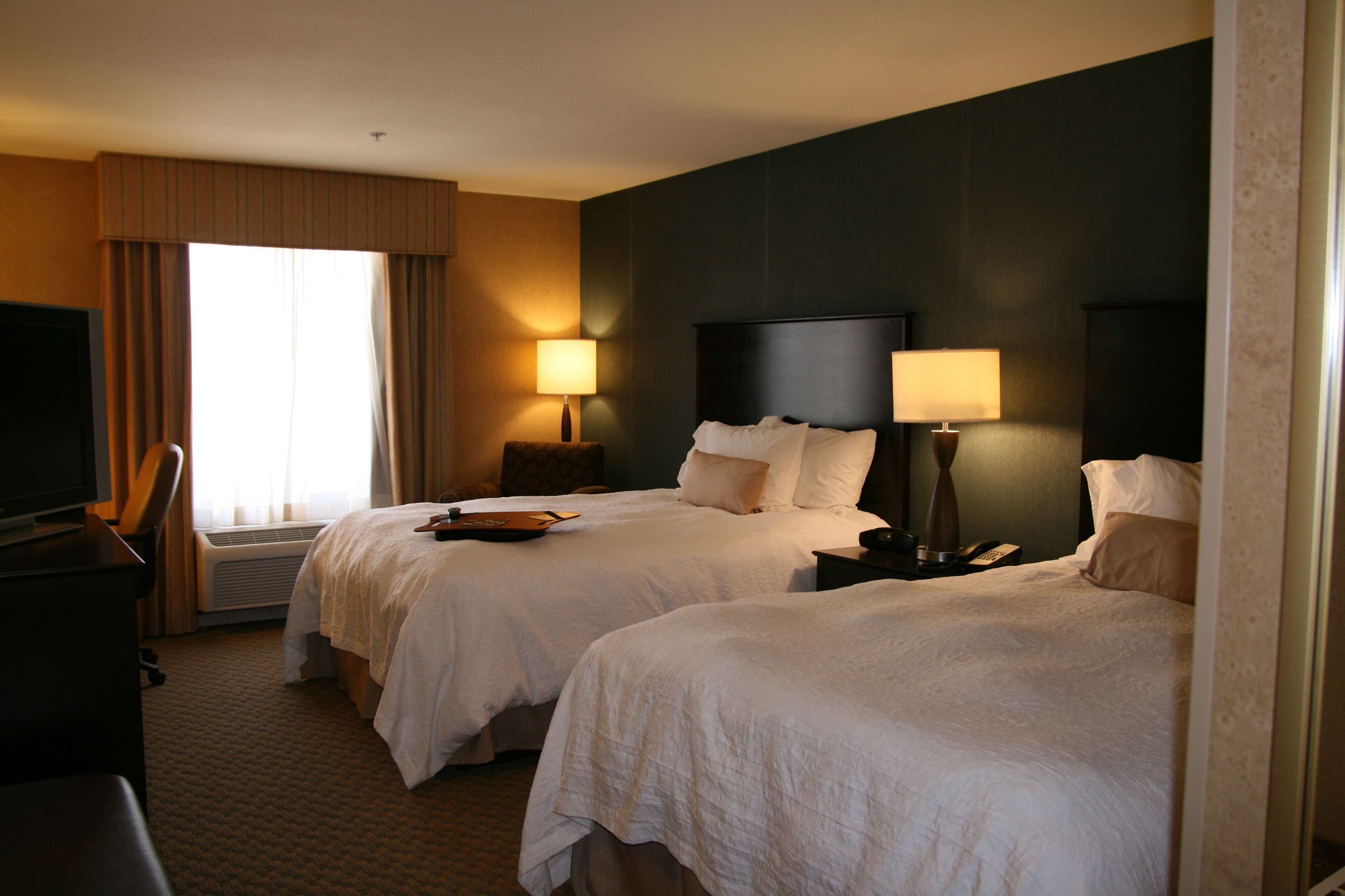 Hampton Inn & Suites Barstow Reviews, Deals & Photos 2023 - Expedia