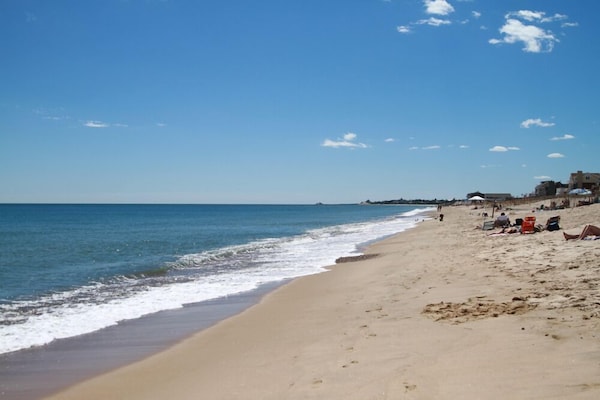 Sandy Shore Motel - Misquamicut, RI
