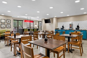 Café da manhã continental grátis todos os dias