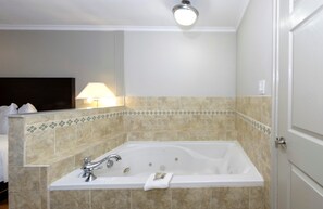 Artigos de higiene pessoal grátis, um secador de cabelo 