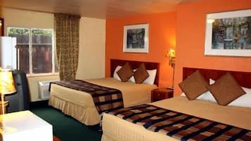 Quarto, 2 camas de casal, não fumadores | Secretária, Wi-fi grátis, roupa de cama fornecida, despertadores