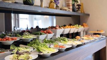 Pequeno-almoço tipo buffet aos fins de semana (30 TRY por pessoa)