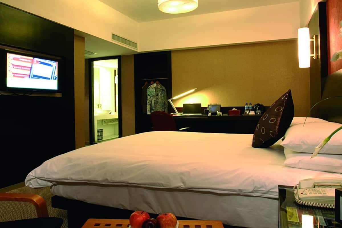Quarto Standard | Roupa de alta qualidade, edredões de penas, minibar