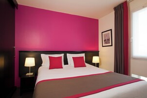 Camas Select Comfort, escrivaninha, quartos à prova de som