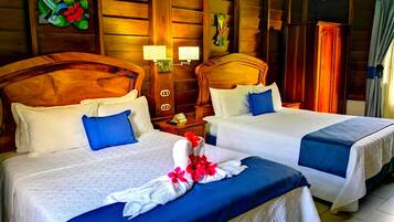 Cabana júnior | Edredons de pluma, cofres nos quartos, individualmente mobiliados