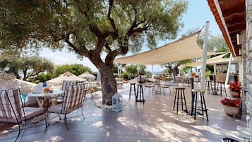 Bar junto à piscina