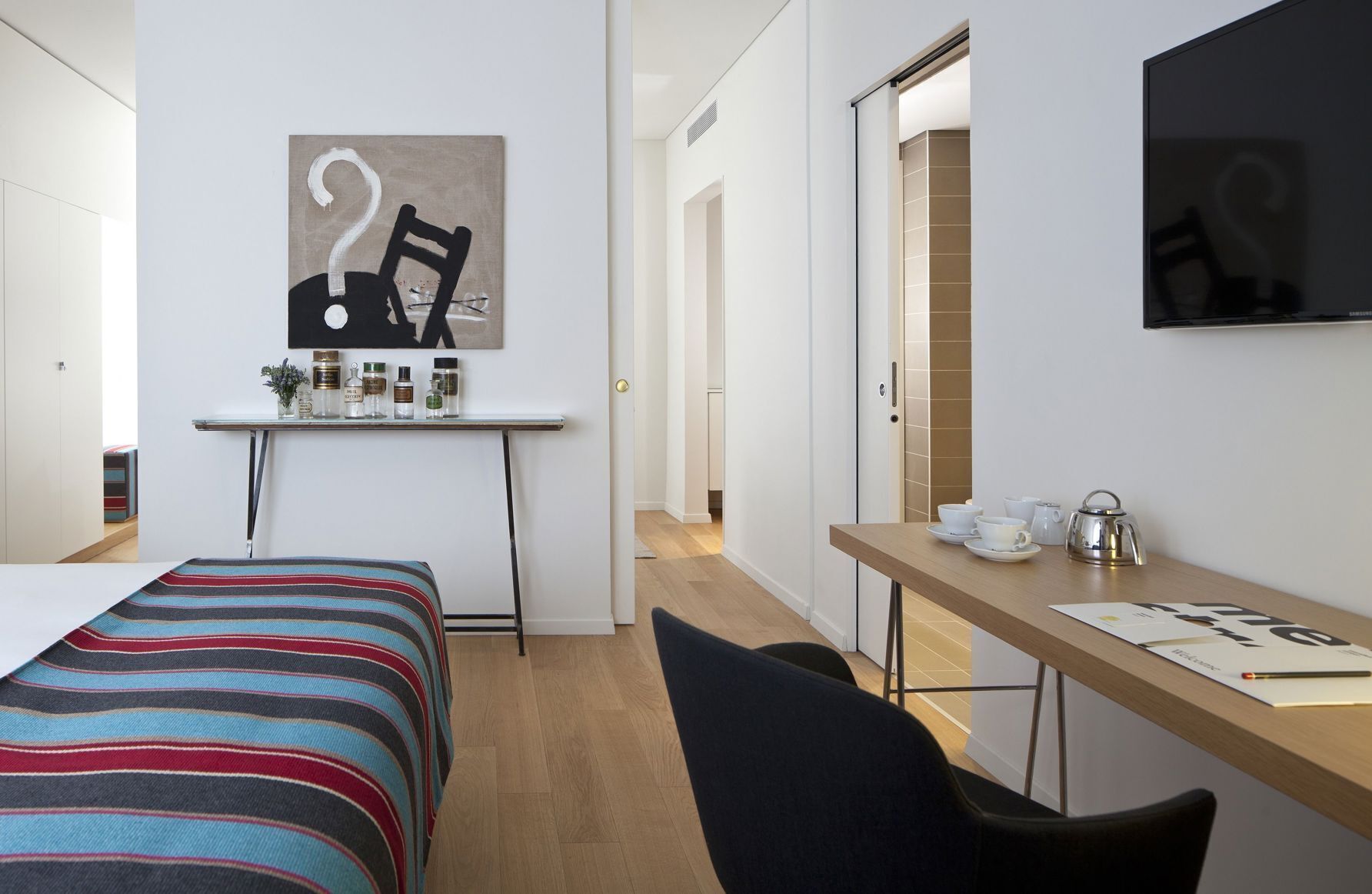 Frigobar, cofres nos quartos, quartos à prova de som