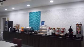Pequeno-almoço tipo buffet diário incluído