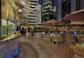 3 restaurantes, café da manhã, culinária internacional