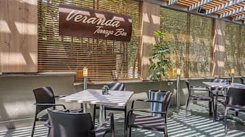 3 restaurantes, pequenos-almoços servidos, cozinha internacional