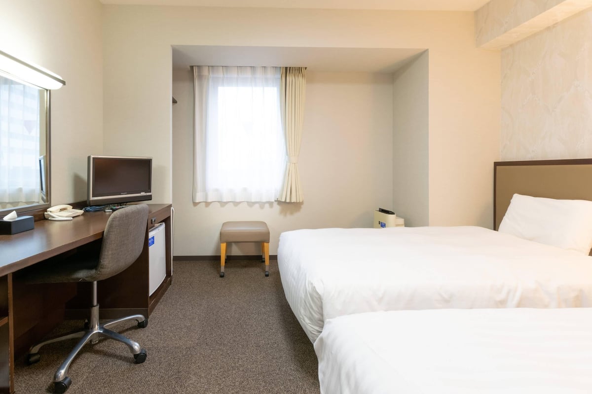 Quarto duplo standard, 2 camas de solteiro, para não fumantes | Roupas de cama premium, escrivaninha, cortinas blackout