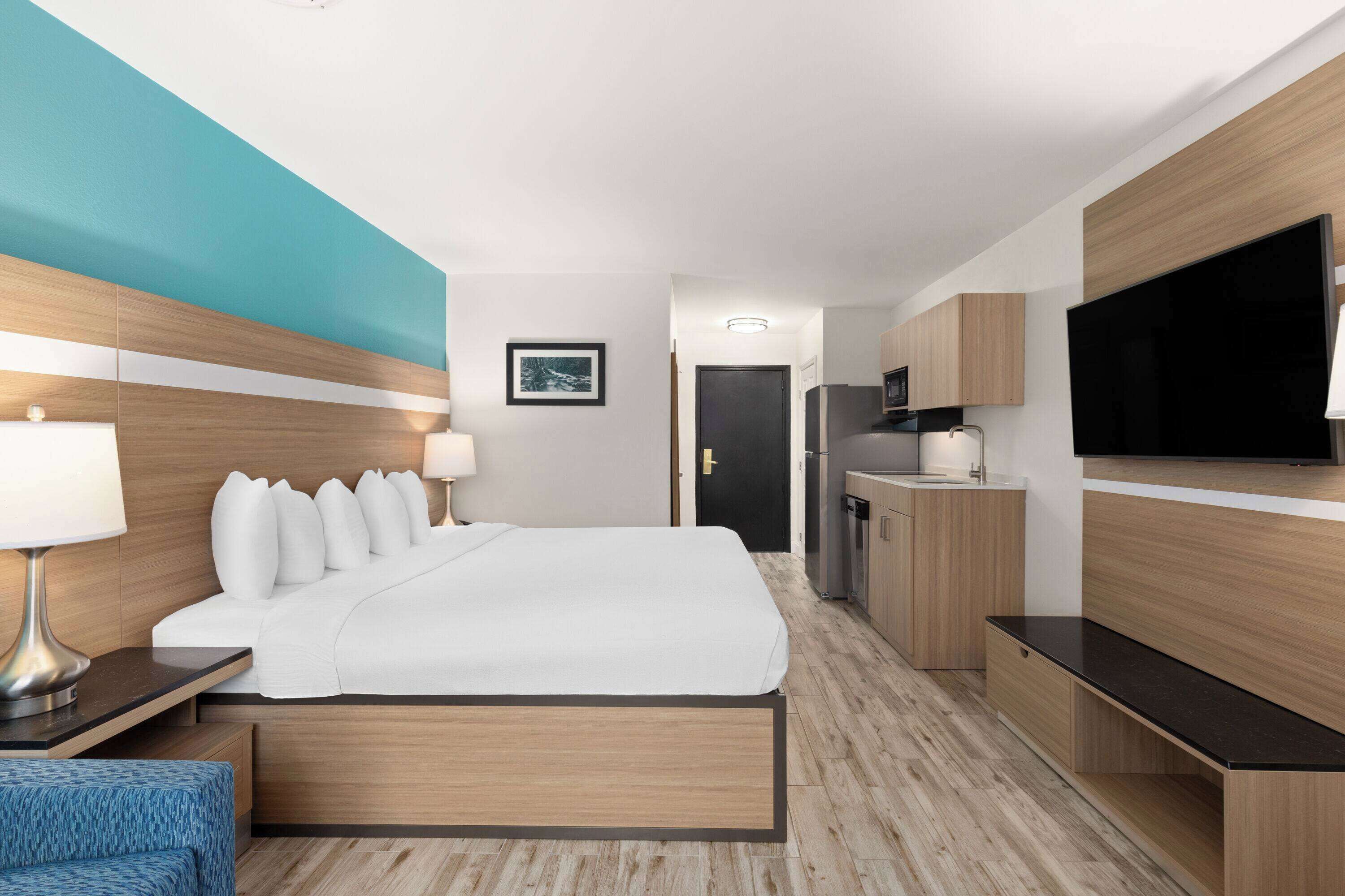 Quarto, 1 cama king-size e sofá-cama, não fumadores, kitchenette | Roupa de alta qualidade, cofre no quarto, secretária 