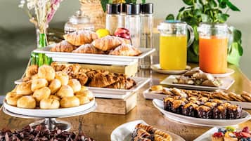 Pequeno-almoço tipo buffet diário (14.90 EUR por pessoa)