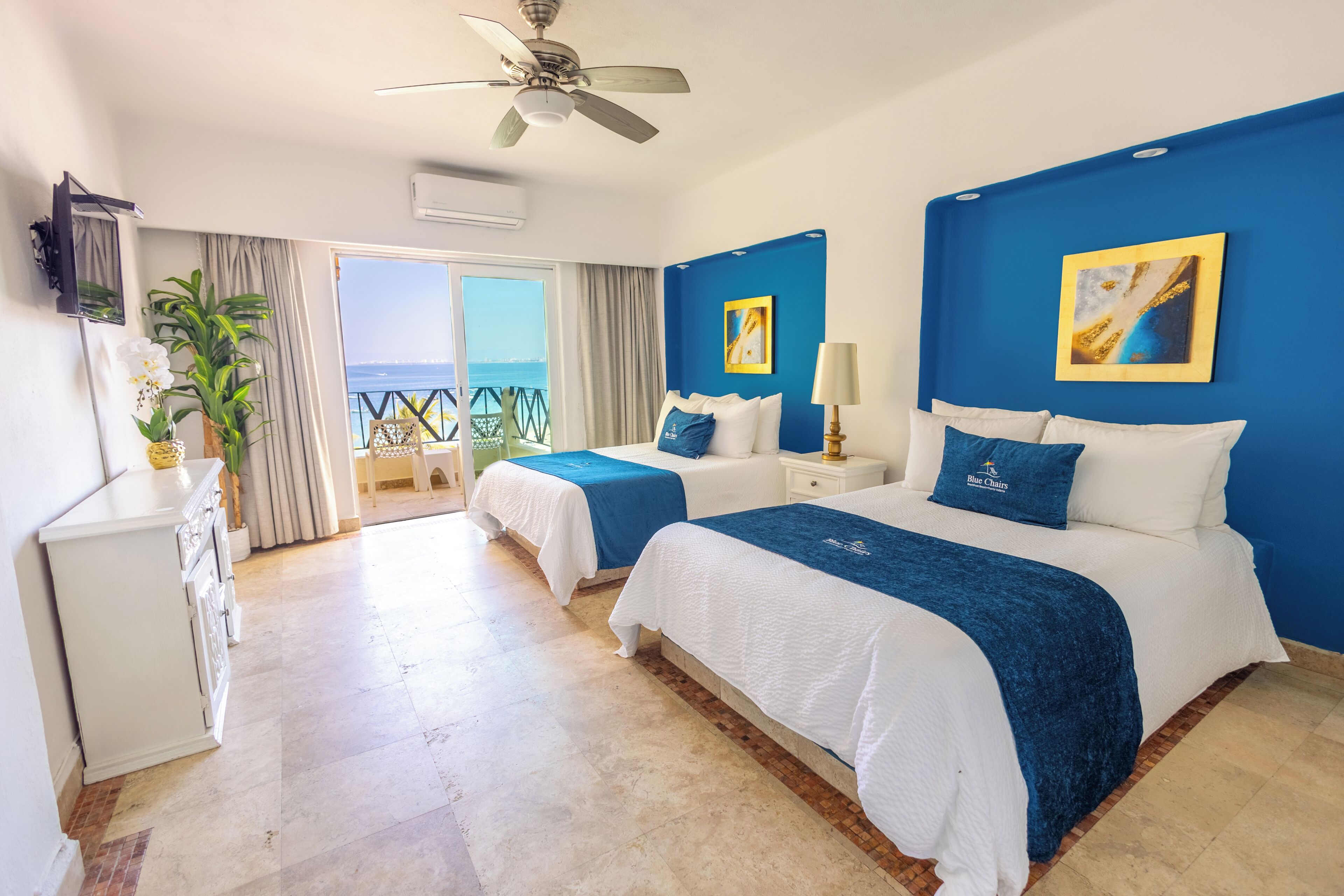 Lush Vista Parcial a la Bahía con 2 camas Queen | Individualmente decorados, individualmente mobiliados, roupa de cama