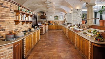 2 restaurantes, cozinha internacional