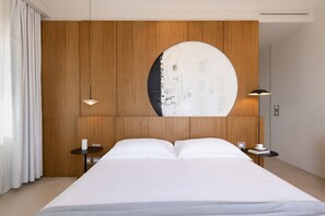 Quarto Duplo Superior, vista parcial para o mar | Roupa de alta qualidade, minibar, cofre no quarto 