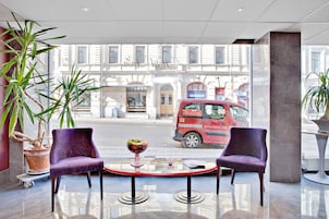 Área de estar no saguão