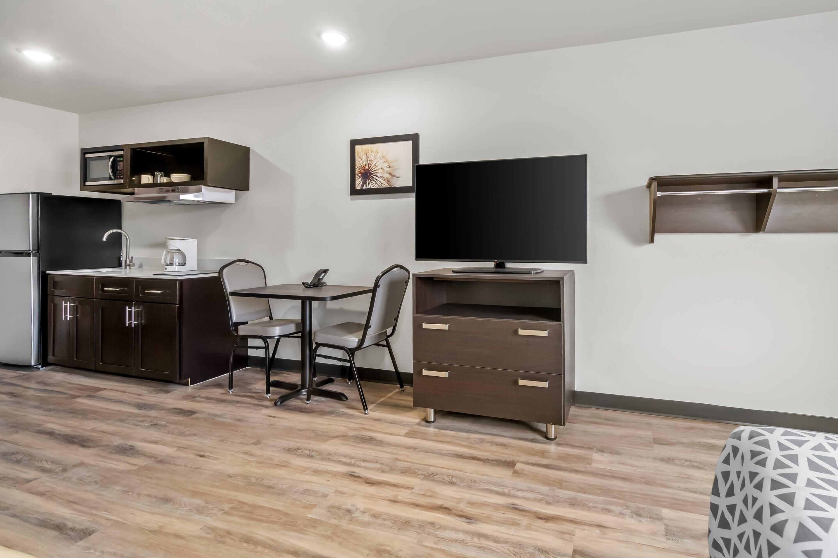 Quarto standard, 1 cama de casal, para não fumantes | Escrivaninha, ferros/tábuas de passar roupa, Wi-Fi de cortesia