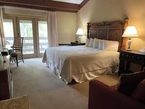 Roupas de cama premium, camas com colchões pillow-top, cortinas blackout