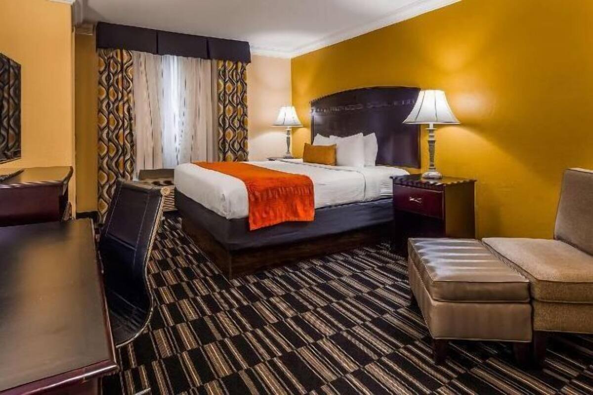 Roupas de cama premium, camas com colchões pillow-top, escrivaninha