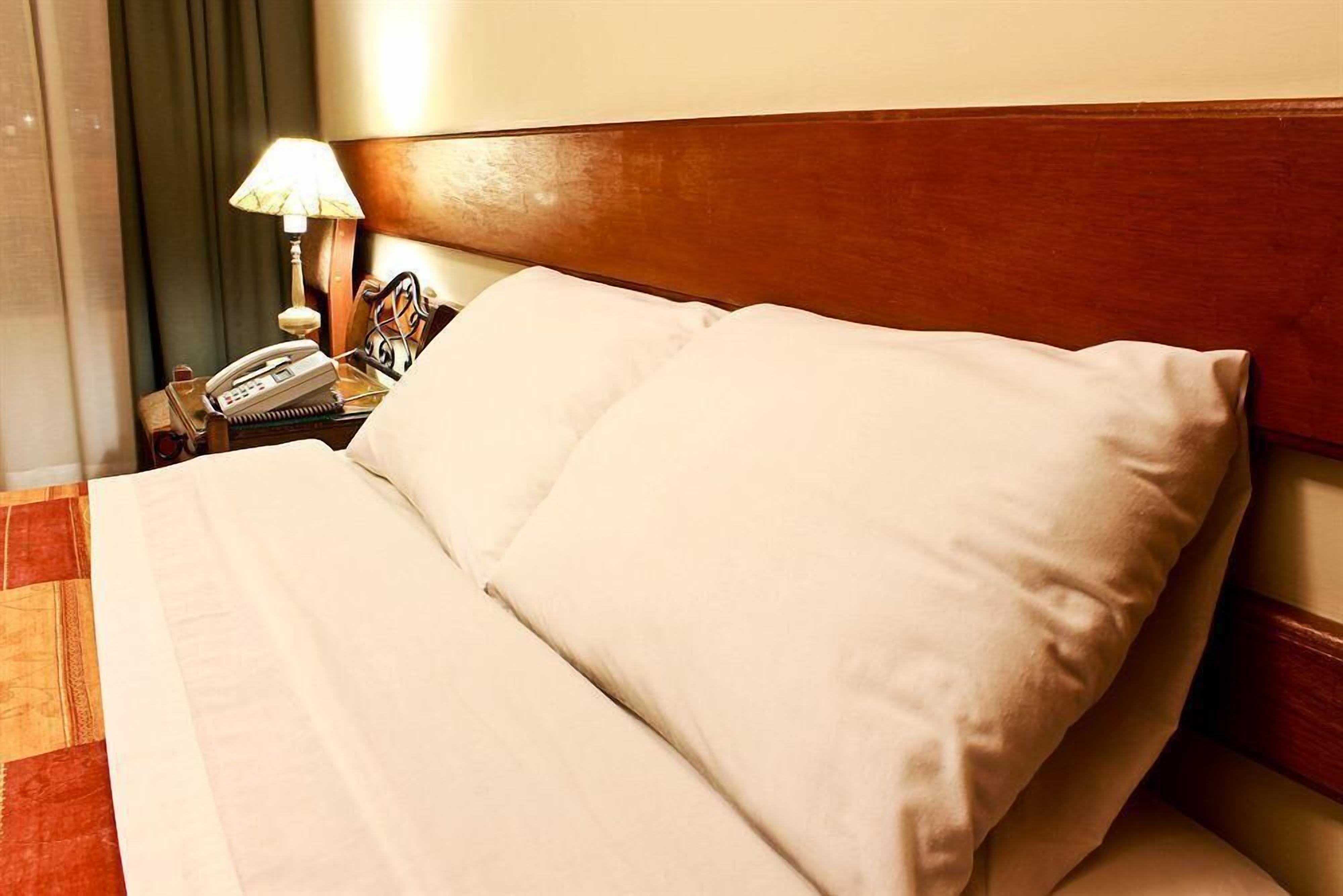 Camas com colchões pillow-top, frigobar, cofres nos quartos