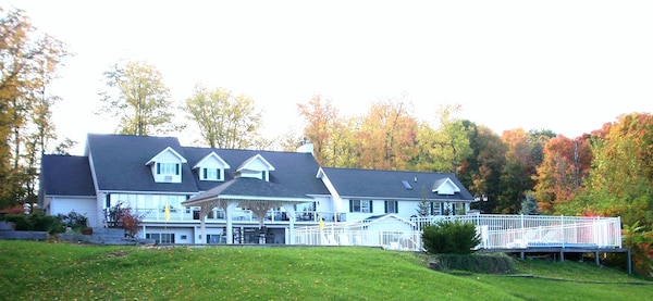 Long House Manor B And B - Finger Lakes, NY