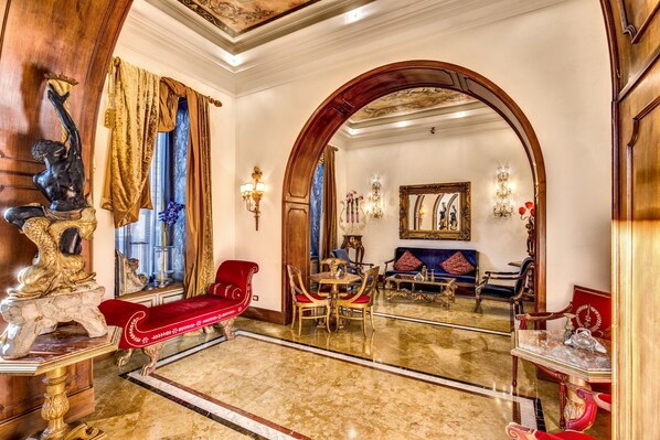 ROMANICO PALACE LUXURY HOTEL & SPA in Rome: Find Hotel Reviews, Rooms ...
