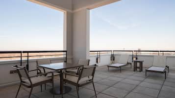 Suite Club, 1 quarto, terraço | 1 quarto, roupa de alta qualidade, edredões de penas
