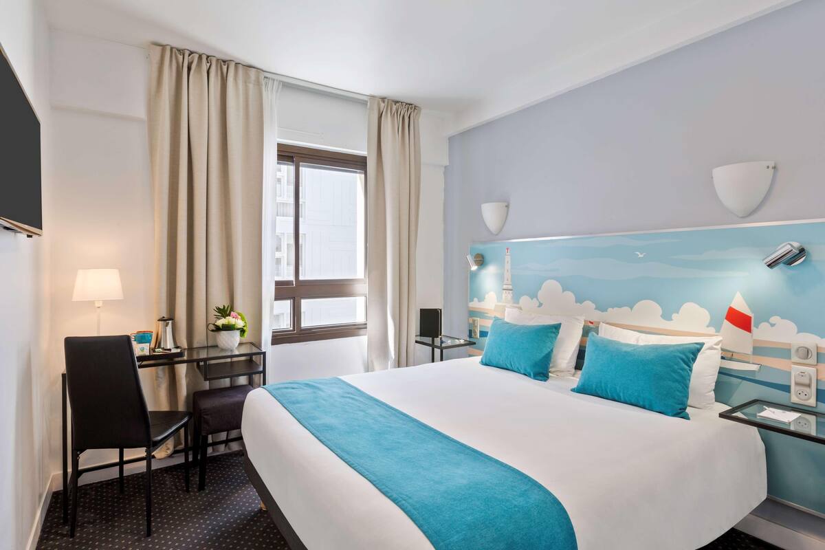Roupas de cama premium, camas Select Comfort, cofres nos quartos