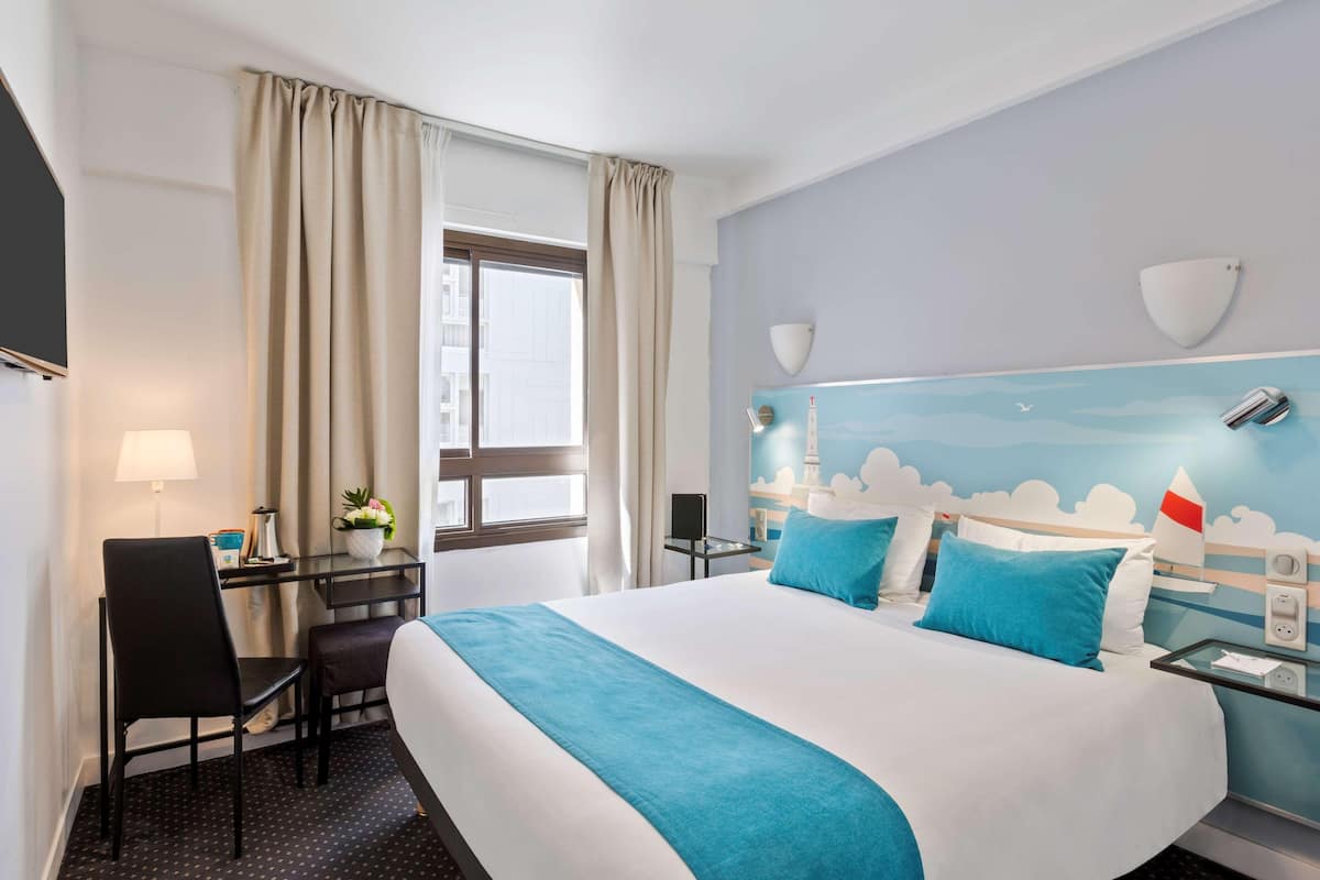 Roupas de cama premium, camas Select Comfort, cofres nos quartos