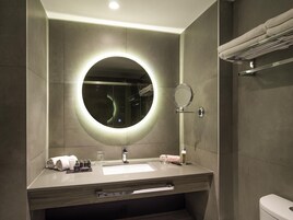 Quarto Superior, 1 cama king-size | Minibar, cofre no quarto, secretária 