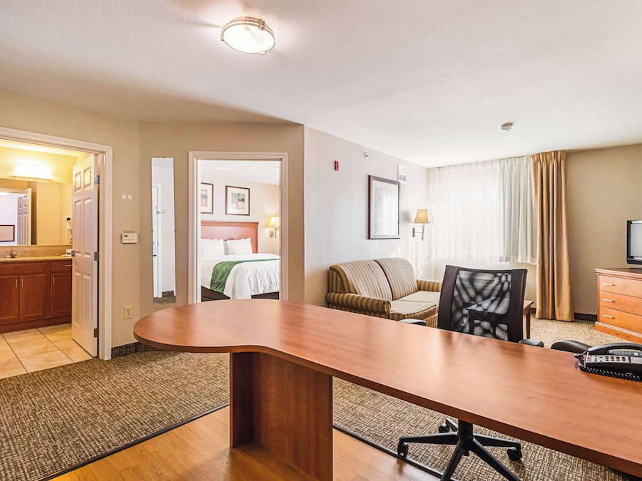 Secretária, secretária adequada para computadores portáteis