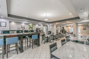 Café da manhã com buffet grátis todos os dias