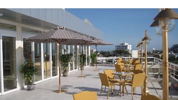 Bar à beira da piscina