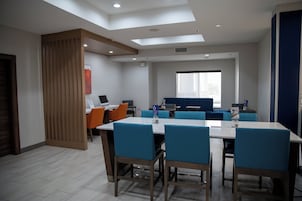 Pequeno-almoço tipo buffet diário incluído