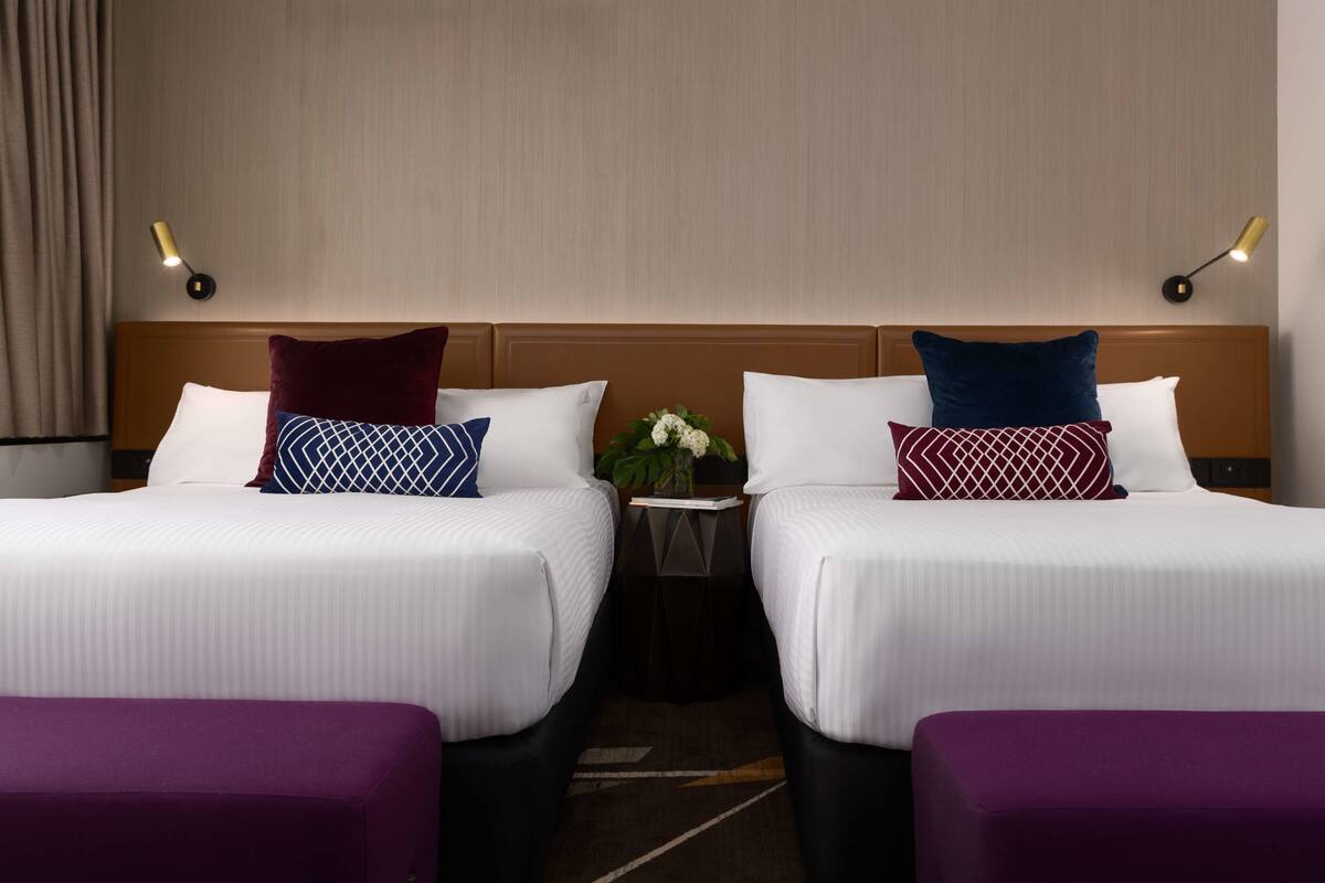 Roupa de alta qualidade, minibar, cofre com capacidade para portátil 