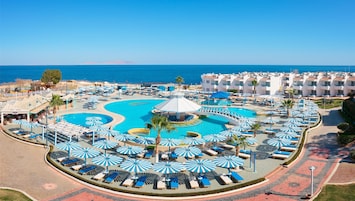 5 piscinas exteriores, espreguiçadeiras 