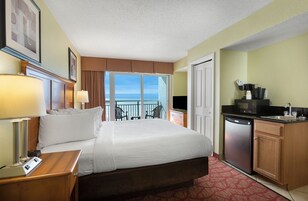 Oceanfront King Room | Cofres nos quartos, cortinas blackout, ferros/tábuas de passar roupa