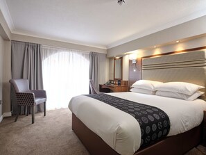 Quarto Duplo Empresarial, 1 cama king-size | Secretária, ferro/tábua de engomar, Wi-fi grátis