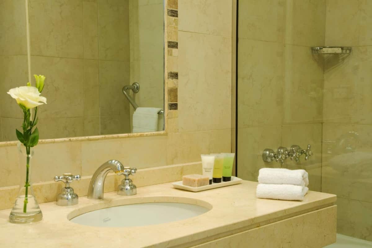 Casa de banho | Uma banheira de imersão total, um secador de cabelo, toalhas fornecidas