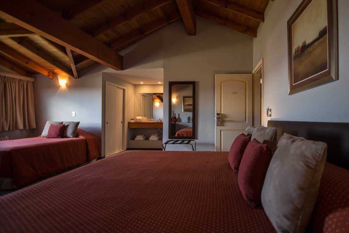 Minibar, cofre no quarto, com decoração personalizada