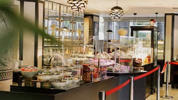 Café da manhã com buffet grátis todos os dias